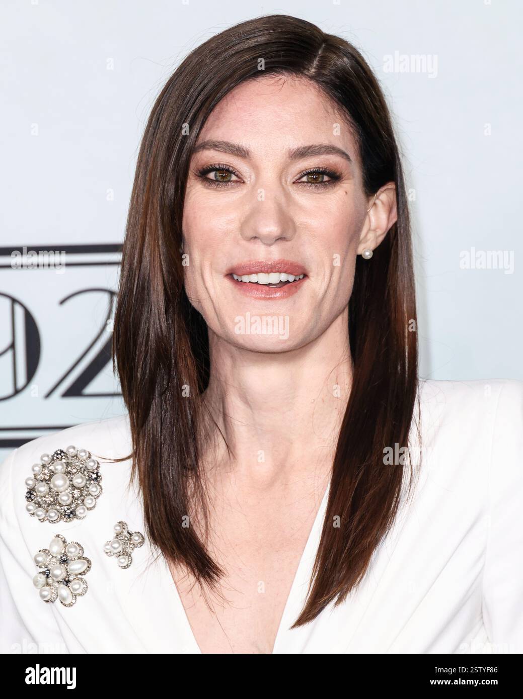 HOLLYWOOD, LOS ANGELES, CALIFORNIA, USA - FEBRUARY 19: Jennifer ...