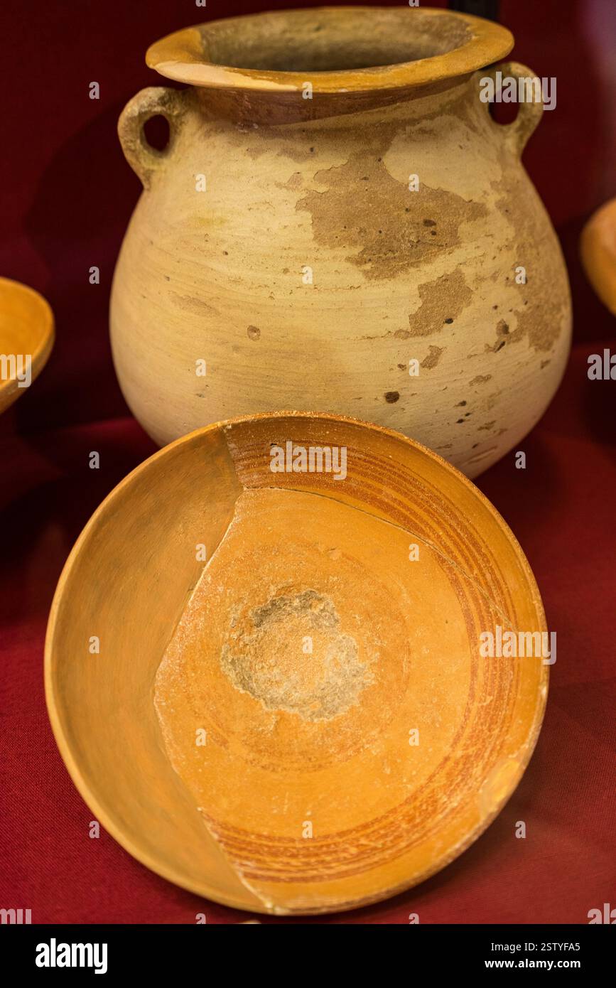 Ceramics history hi-res stock photography and images - Alamy