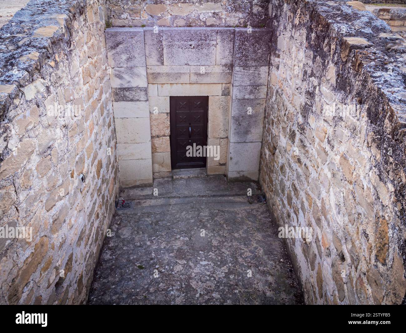 Sepulchral chamber hi-res stock photography and images - Alamy