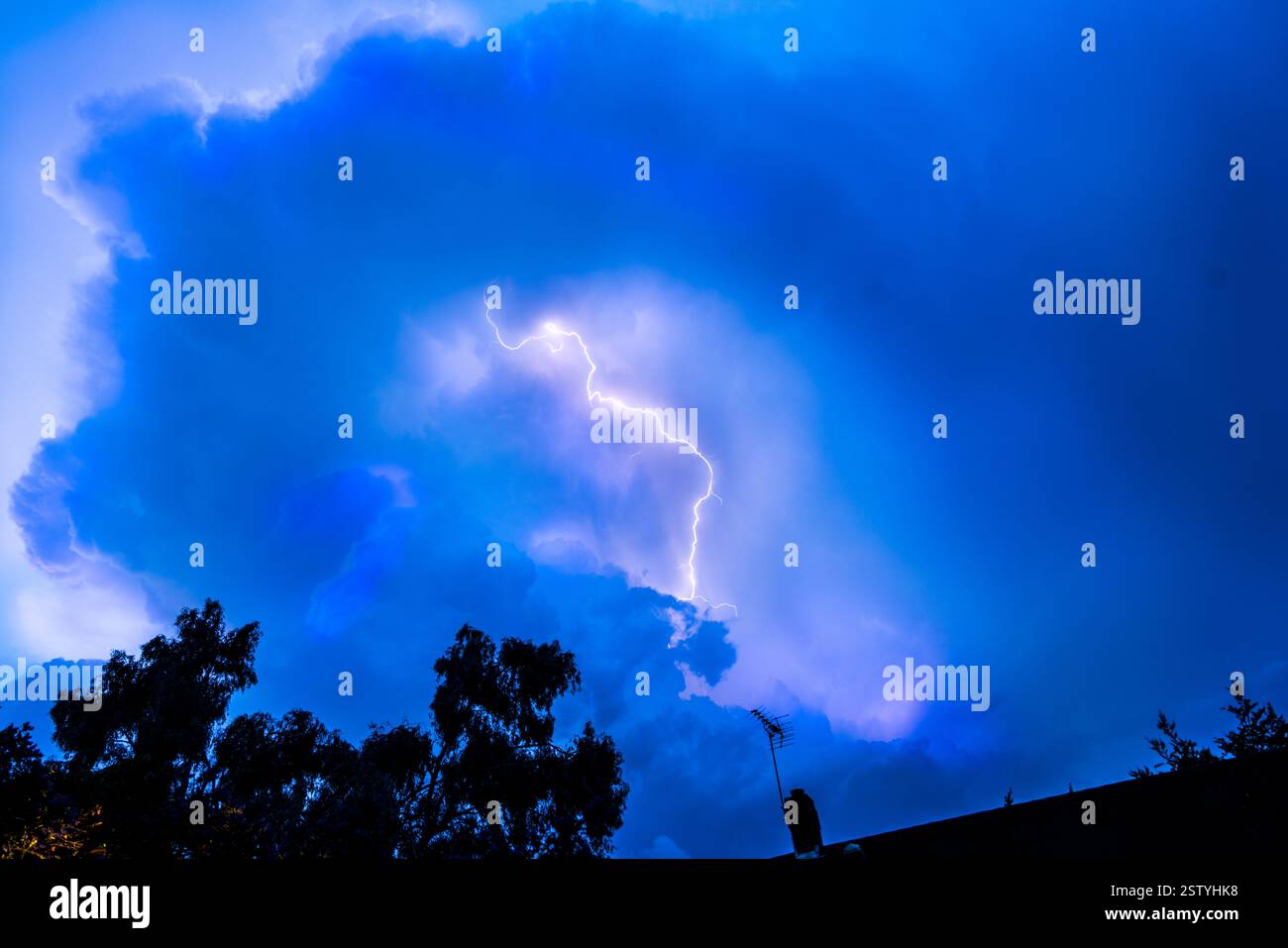 Lightning strikes night sky hi-res stock photography and images - Alamy