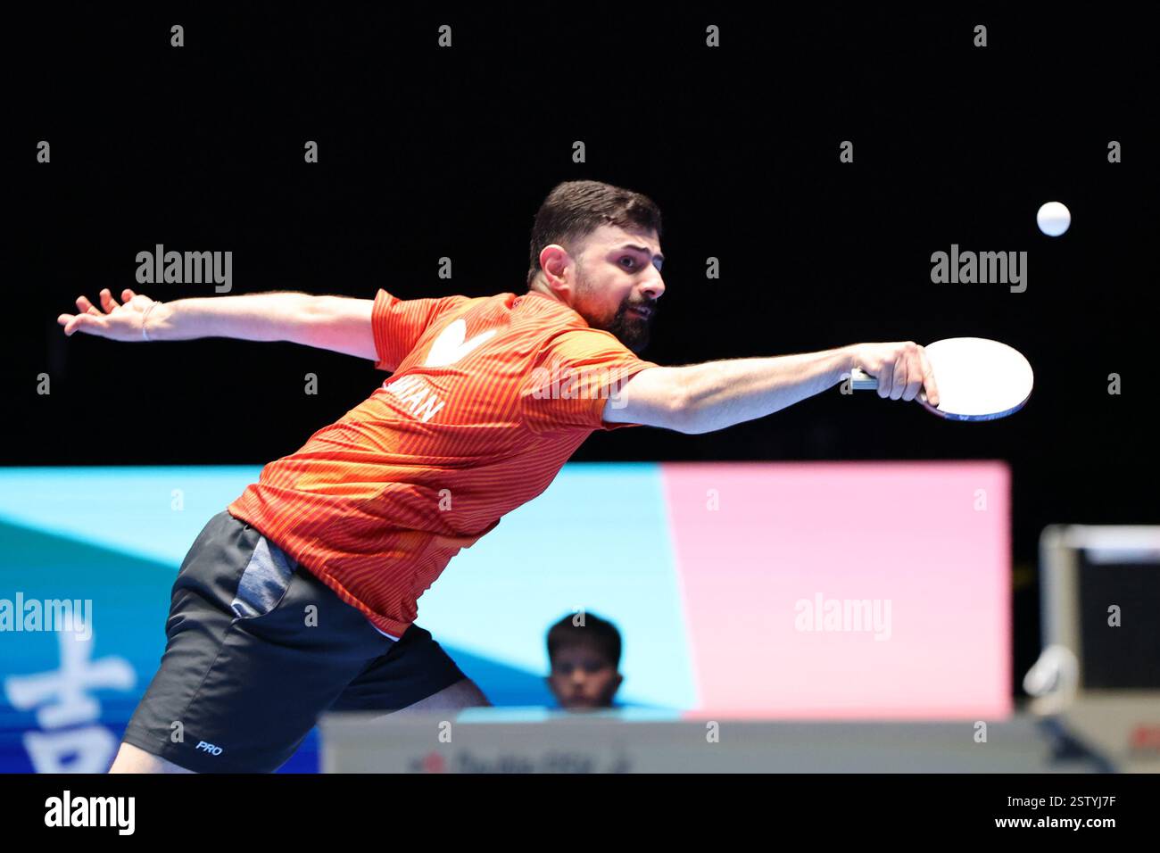 (250220) -- SHENZHEN, Feb. 20, 2025 (Xinhua) -- Nima Alamian hits a ...