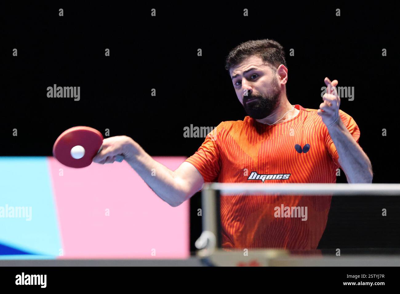 (250220) -- SHENZHEN, Feb. 20, 2025 (Xinhua) -- Nima Alamian hits a ...