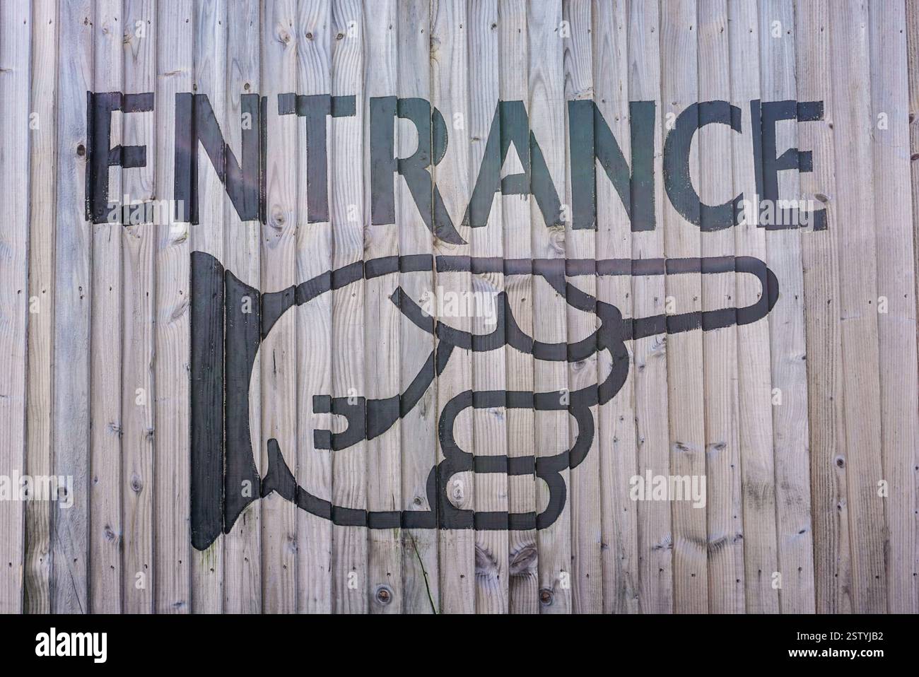 Entrance sign with pointing finger arrow Stock Photo - Alamy