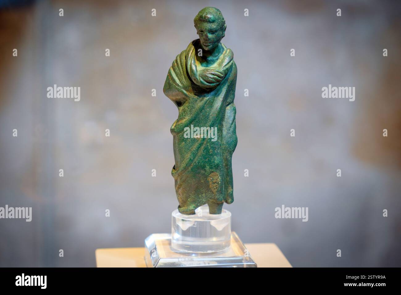 Man in toga hi-res stock photography and images - Alamy