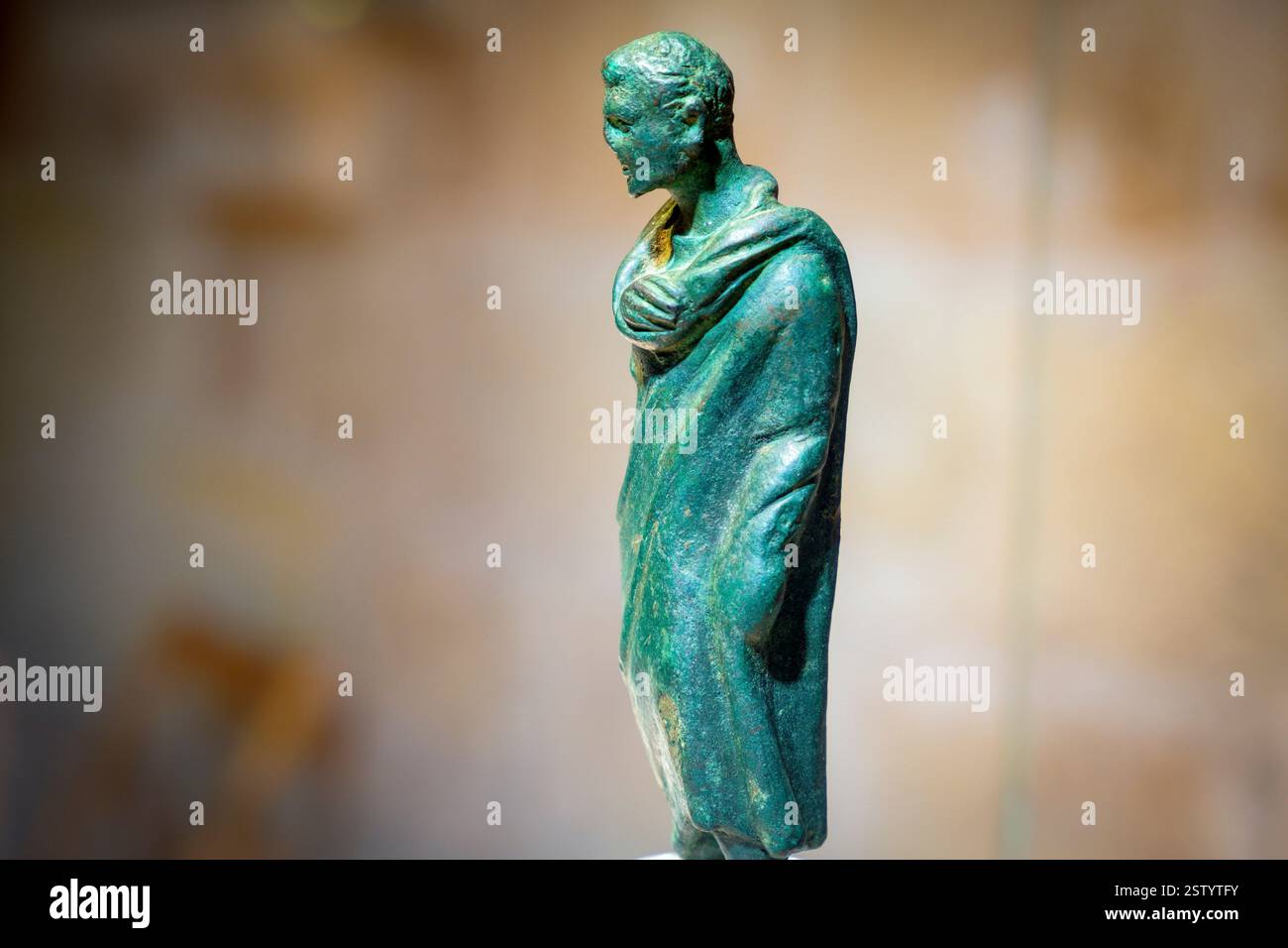Man in toga hi-res stock photography and images - Alamy