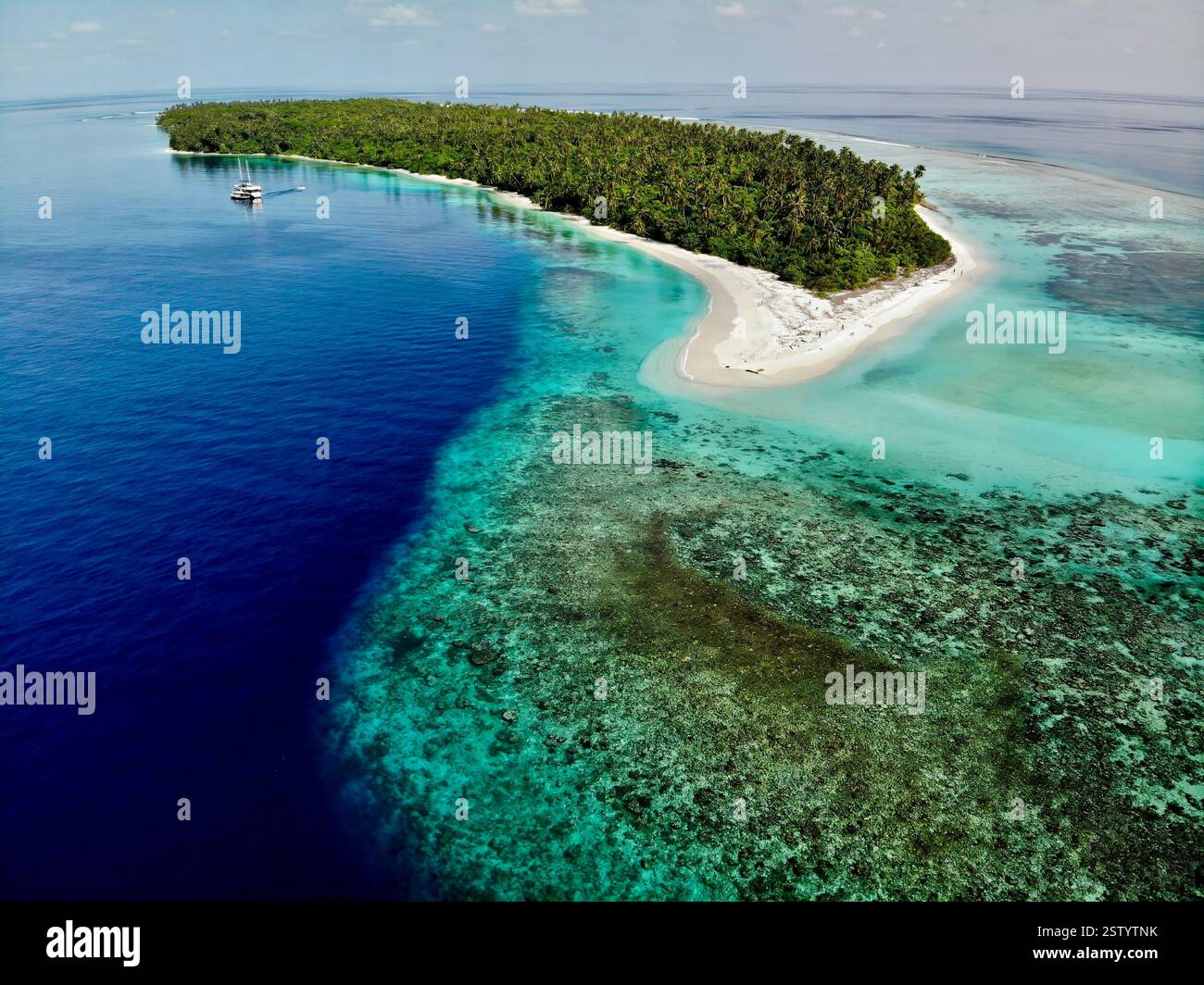 Reef islet hi-res stock photography and images - Alamy