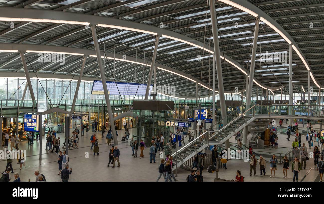 Station hall Central Station Utrecht. the railway station and bus ...