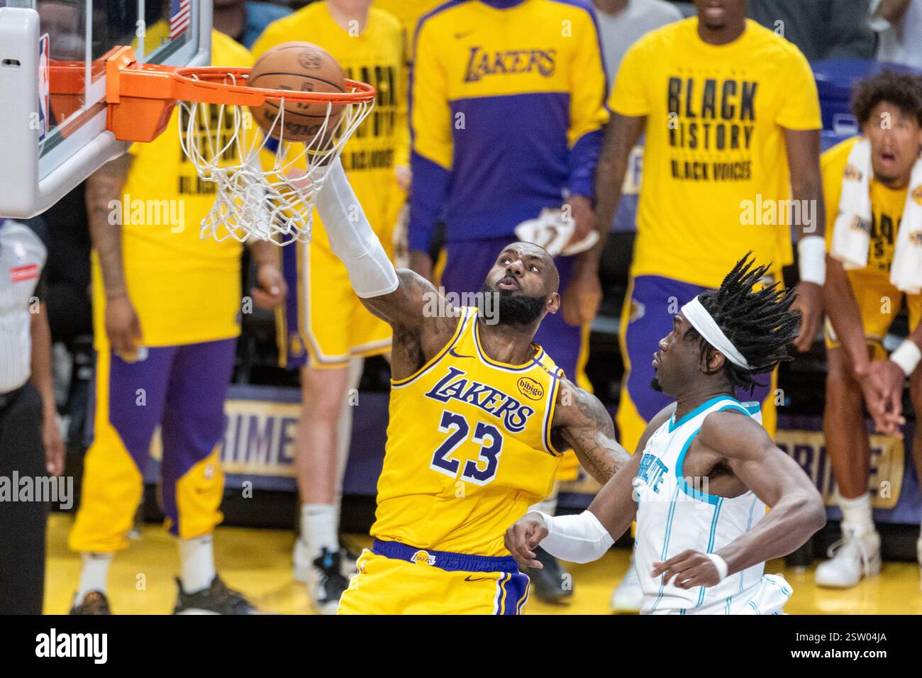Los Angeles Lakers' LeBron James #23 dunks against Charlotte Hornets ...
