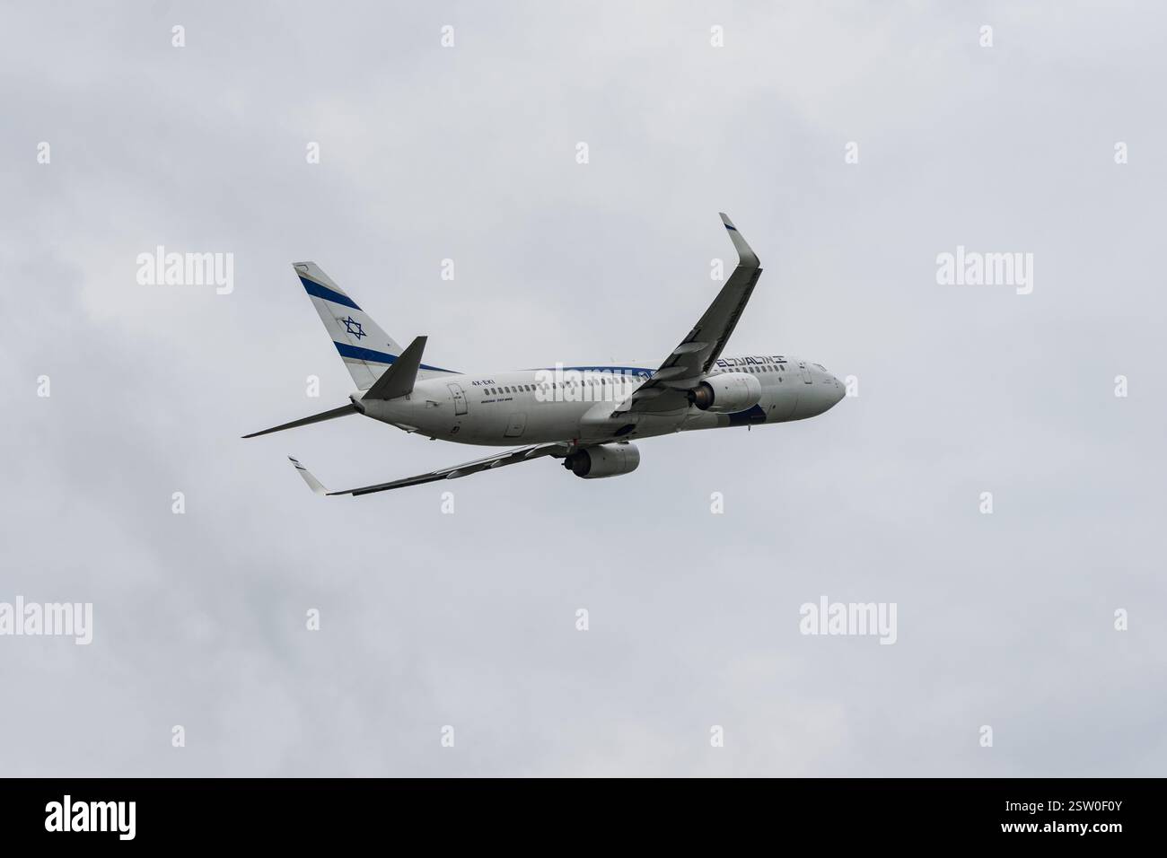 The narrow-body airliner Airbus A320-251N of SAS Stock Photo - Alamy