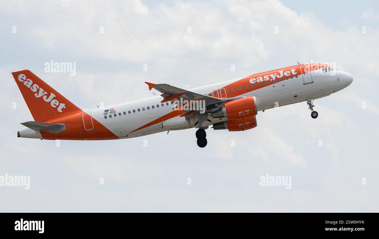 BERLIN - JUNE 06, 2024: The narrow-body airliner Airbus A320-214 by ...