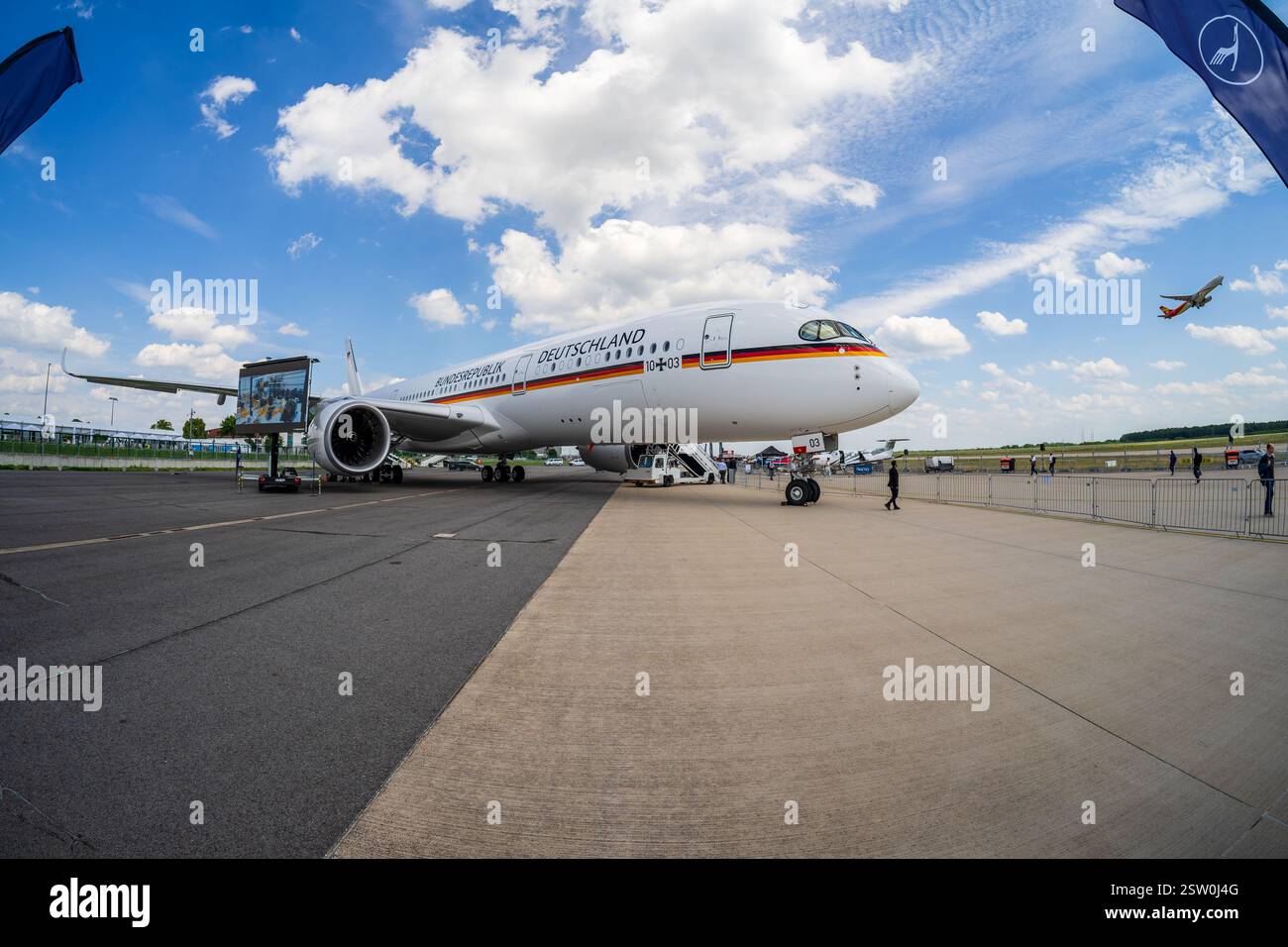 The wide-body jet airliner Airbus Corporate Jet version of the A350 ...