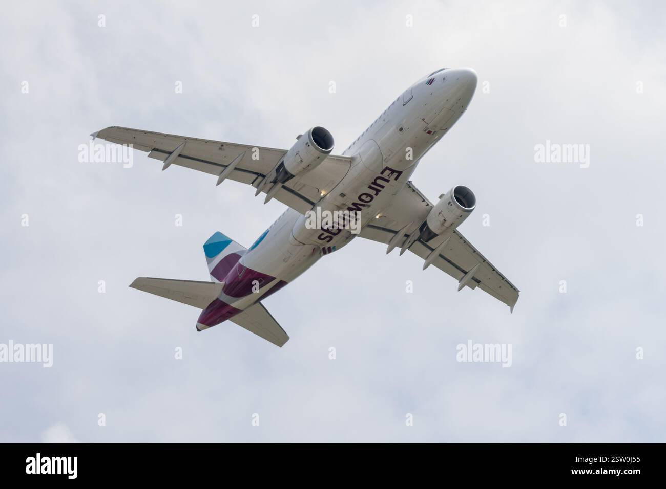 The narrow-body airliner Airbus A320 by Eurowings Stock Photo - Alamy