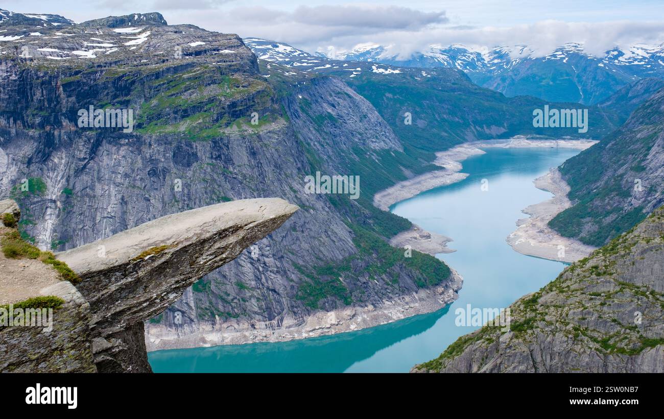 A scenic view of the Trolltunga rock formation, nicknamed Pulpit Rock ...
