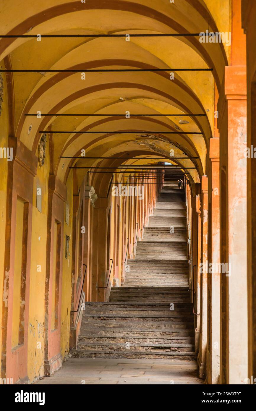 Colonnace arcade hi-res stock photography and images - Alamy