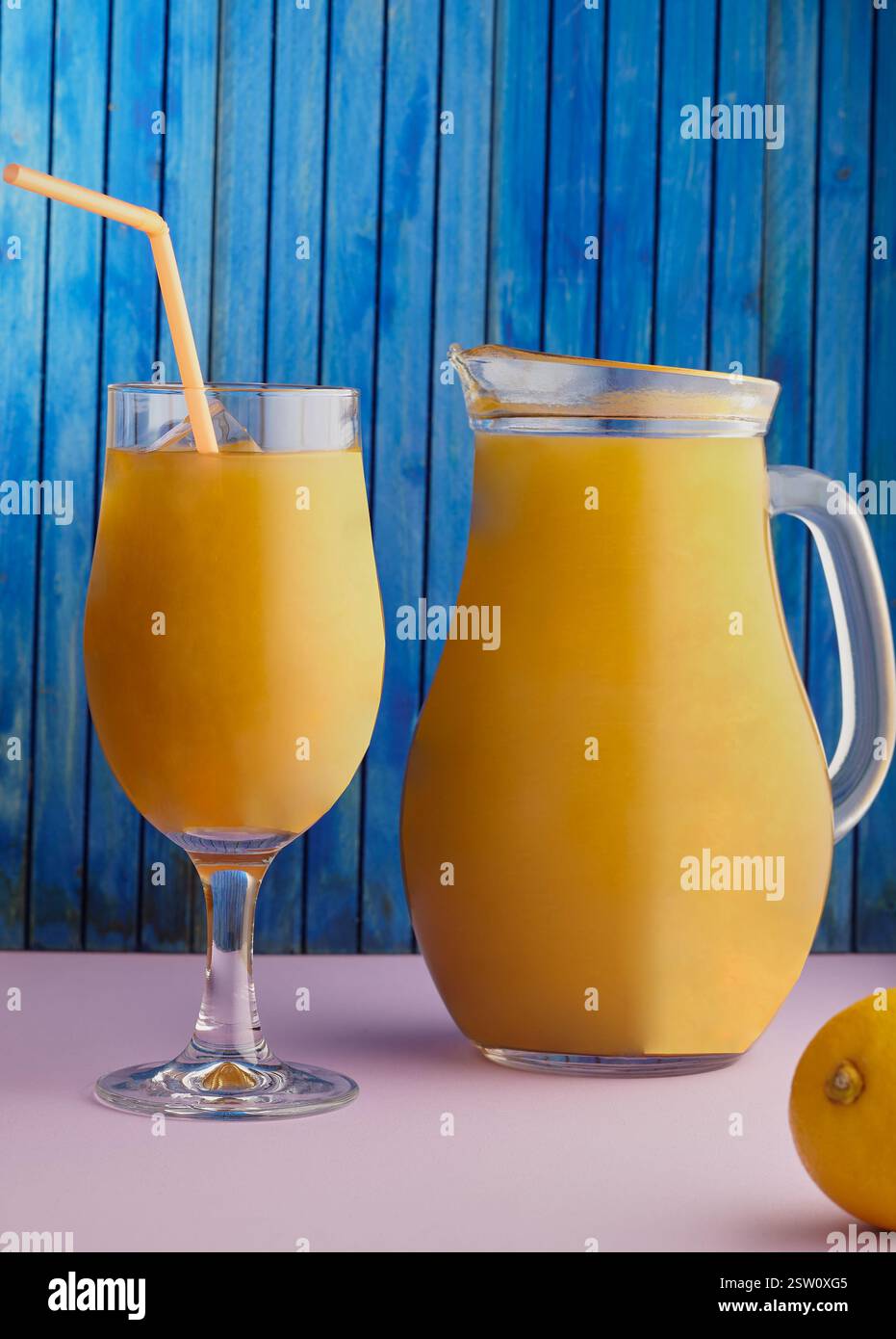 Full glass jug pineapple juice hi-res stock photography and images - Alamy