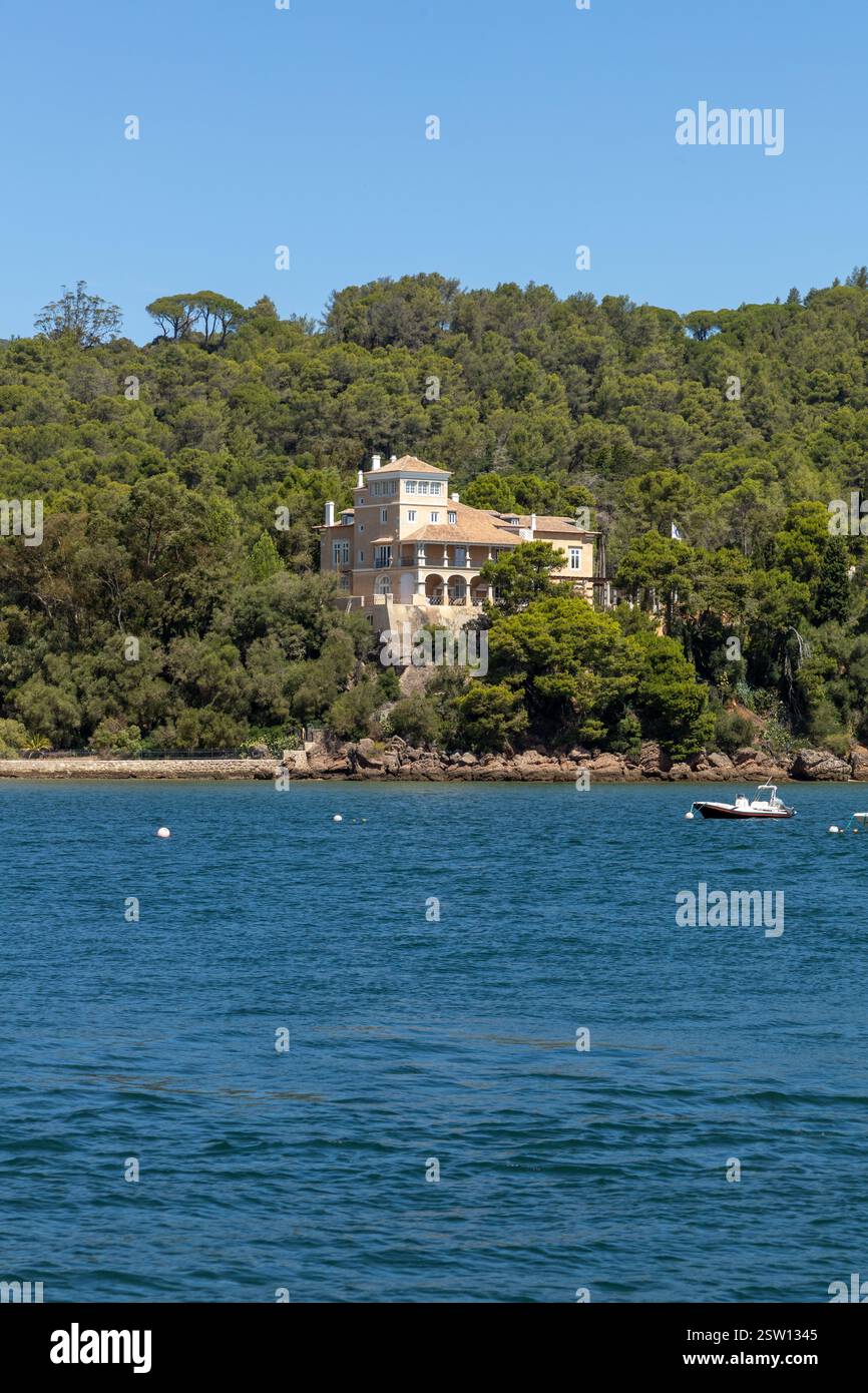 Palácio da Comendait was the refuge of Jackie Kennedy after the ...