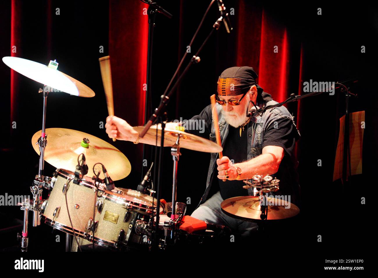 Die amerikanische Rock-Band Creedence Clearwater Revived hier ihr ...