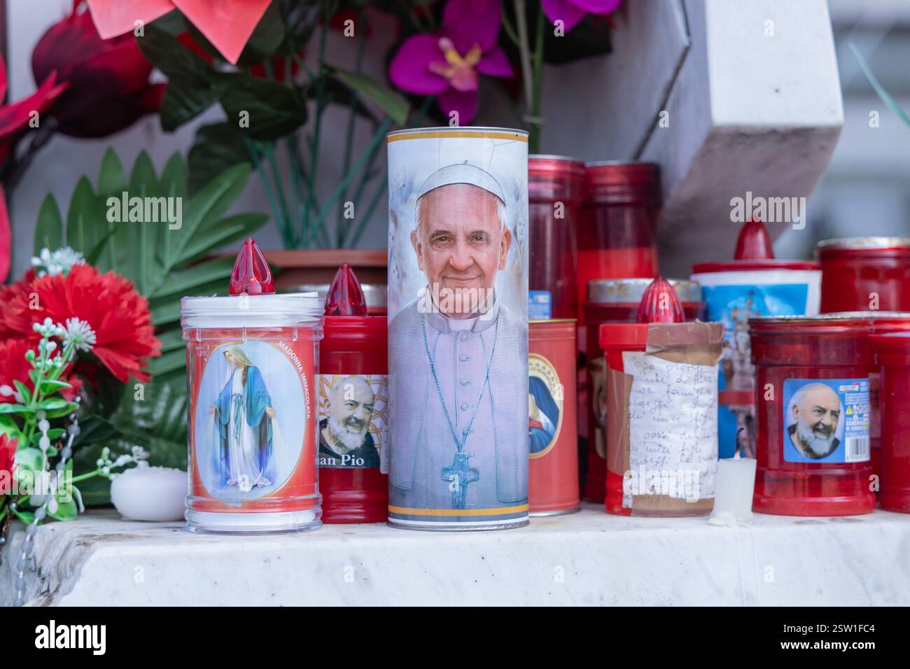 Rome, Italy. 20th Feb, 2025. Lights with the effigy of Pope Francis ...