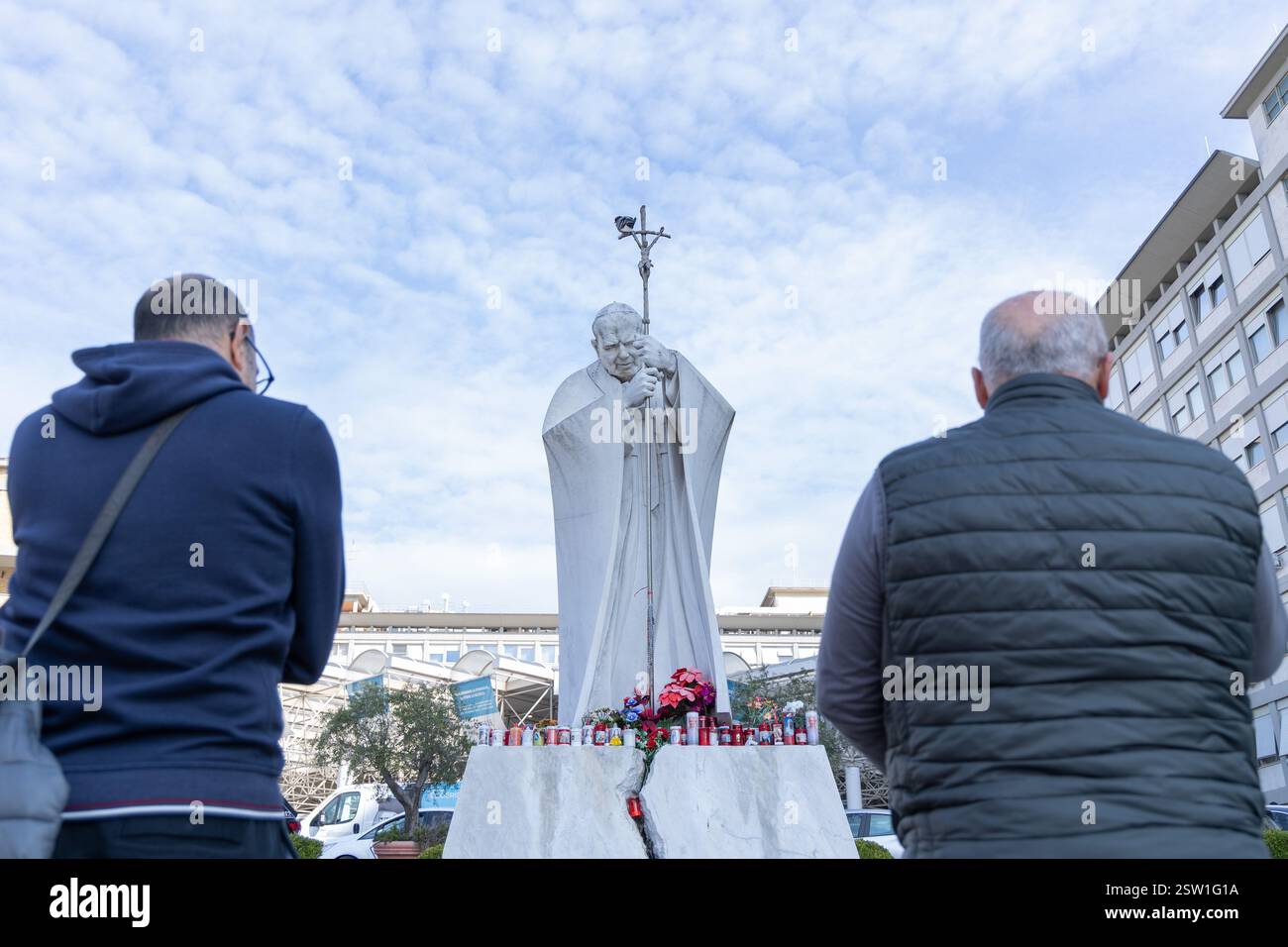 Rome, Italy. 20th Feb, 2025. Faithful pray for Pope Francis under the ...