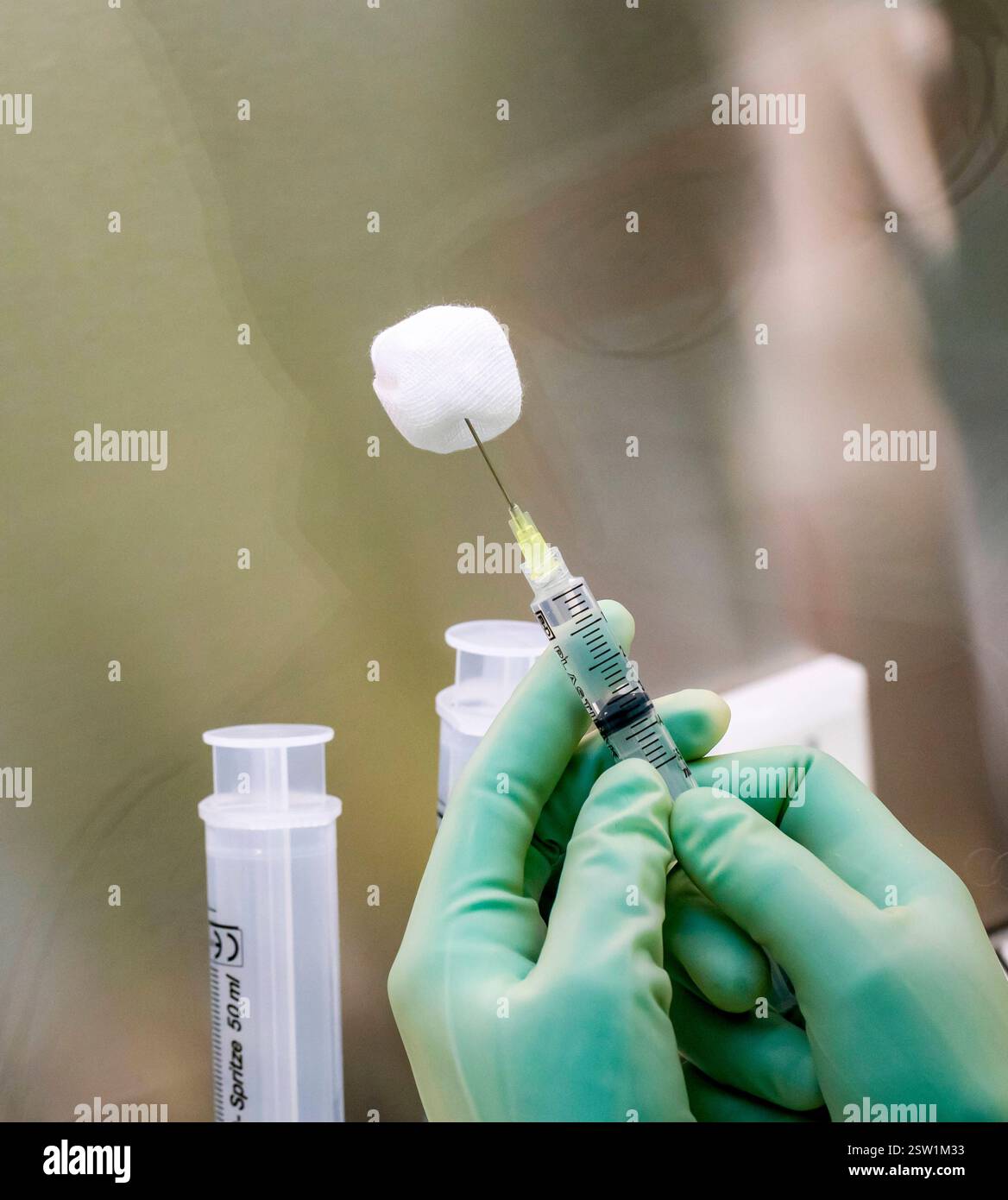 25.06.2020, Deutschland, auf dem Foto Blick in ein Zytostatika Labor ...