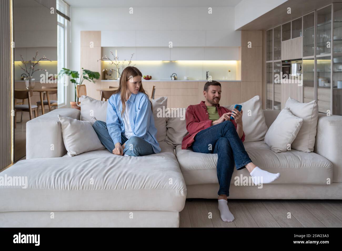 Cheating husband. Arrogant man texts mistress on messenger, ignores ...