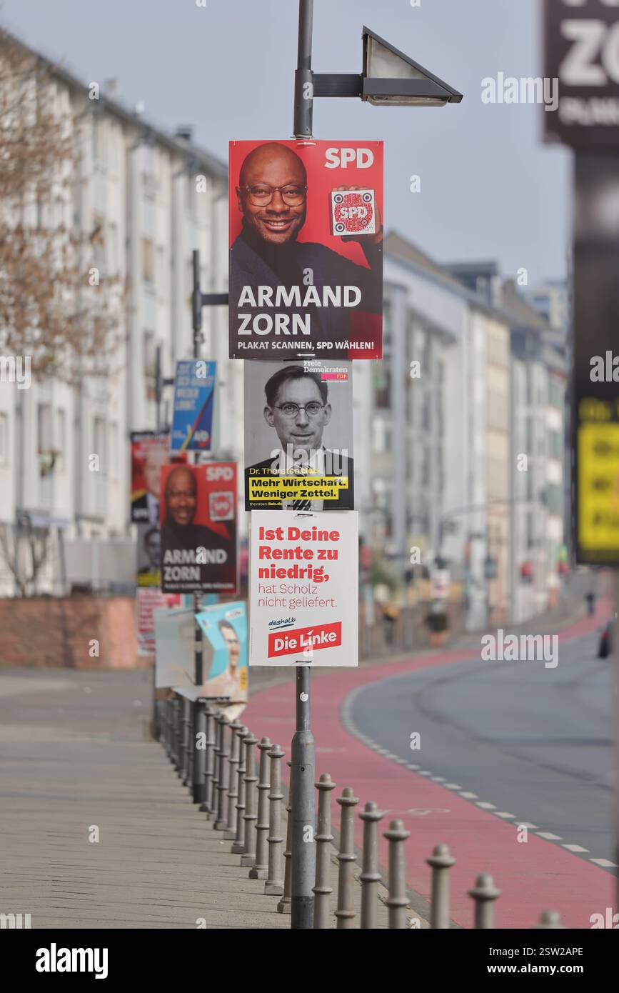 Deutschland - Hessen - Frankfurt - 09.02.2025 / Wahlplakate für den ...