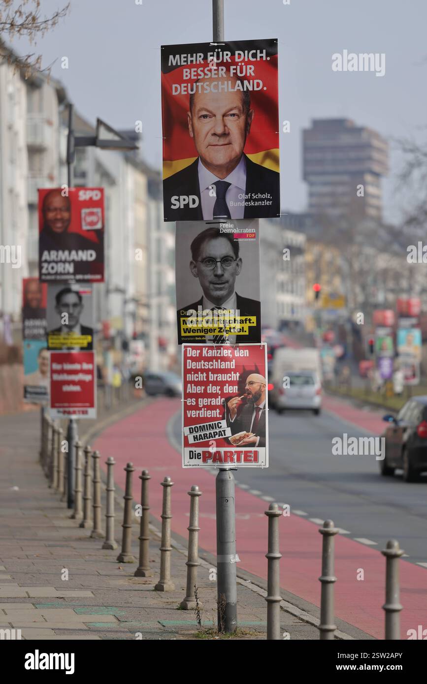 Deutschland - Hessen - Frankfurt - 09.02.2025 / Wahlplakate für den ...