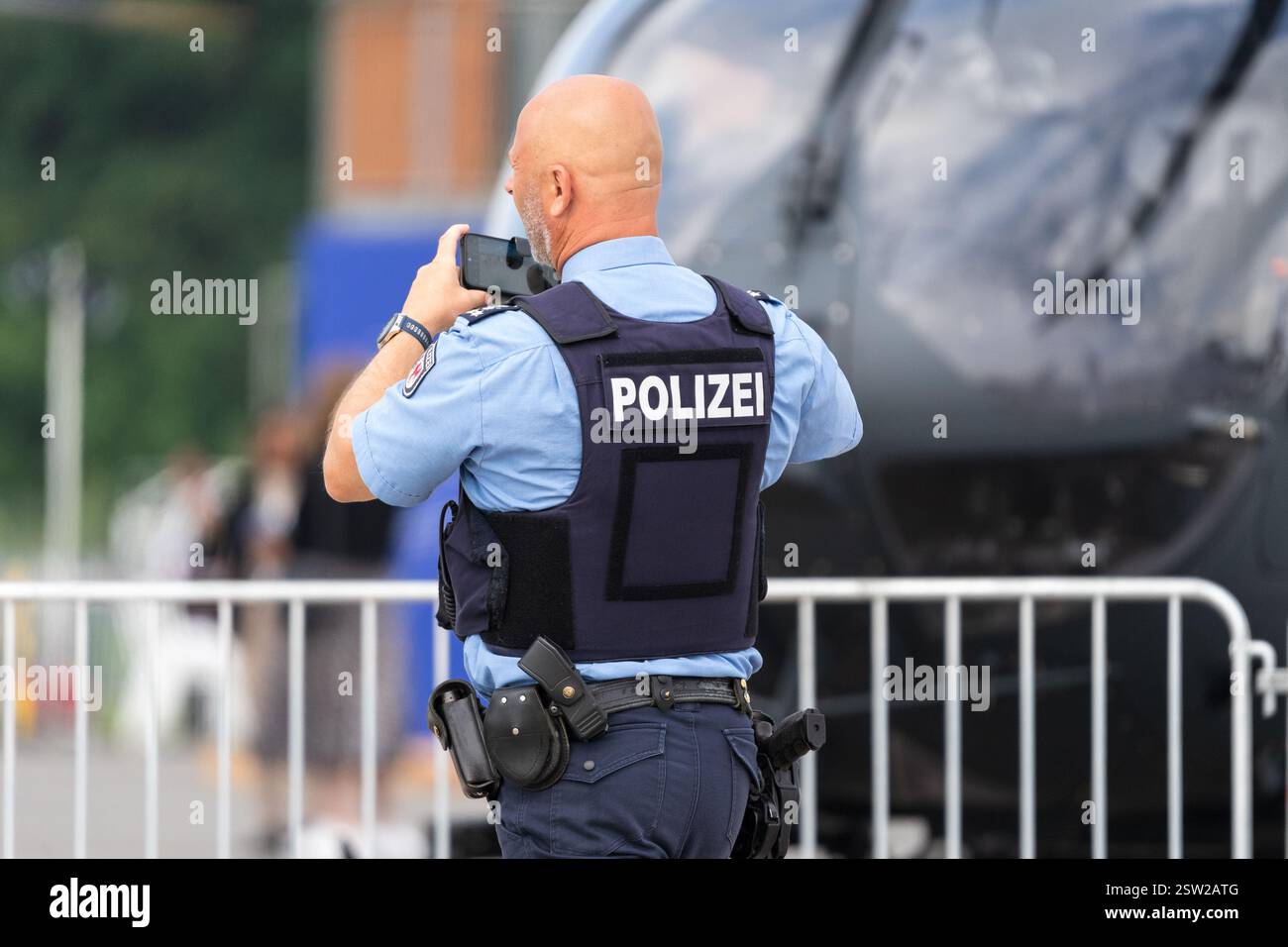 Airfield personnel hi-res stock photography and images - Alamy
