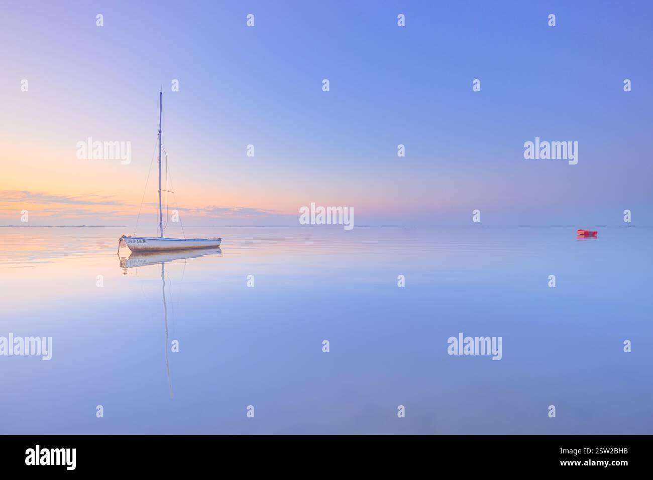 Minimalistic seascape in summer hi-res stock photography and images - Alamy