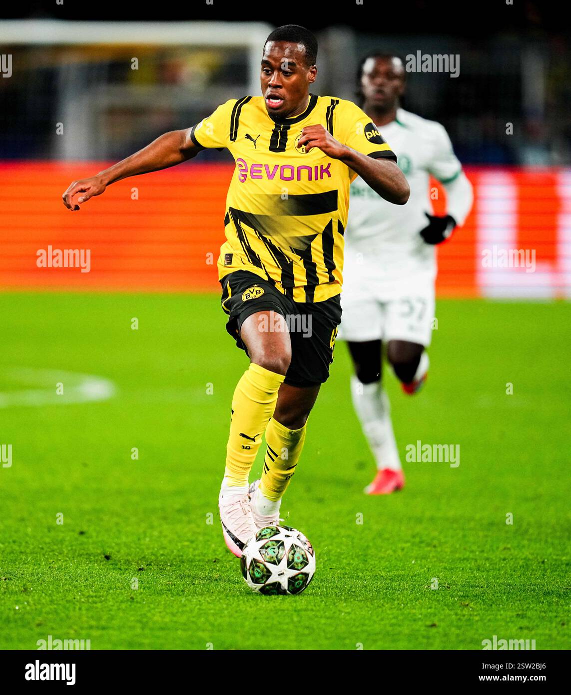 Signal Luna Park, Dortmund, Germany. 19th Feb, 2025. Jamie Gittens of Borussia Dortmund controls ...