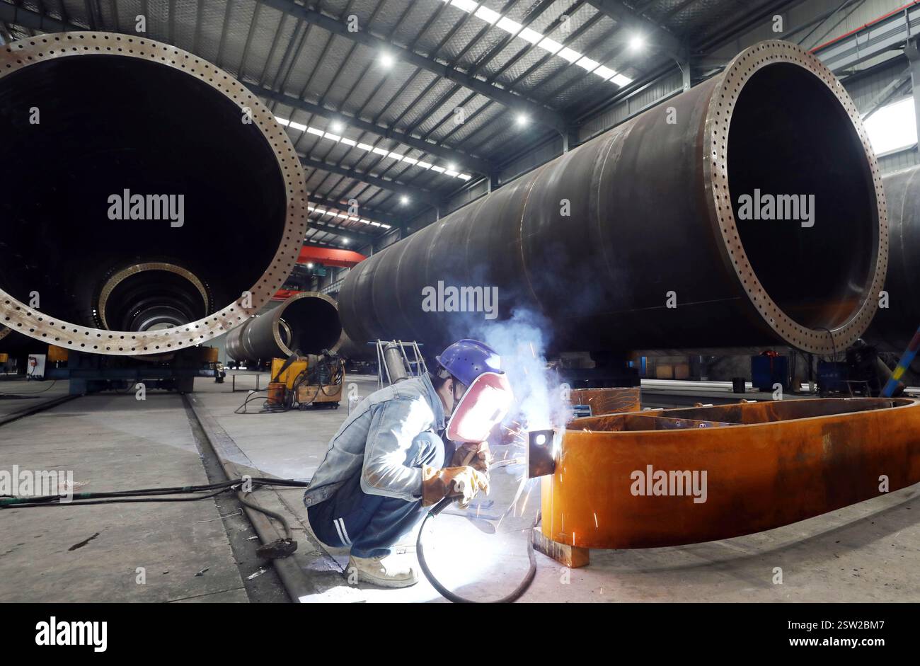 A worker performs ring joint welding on a tower cylinder in Liuzhou ...