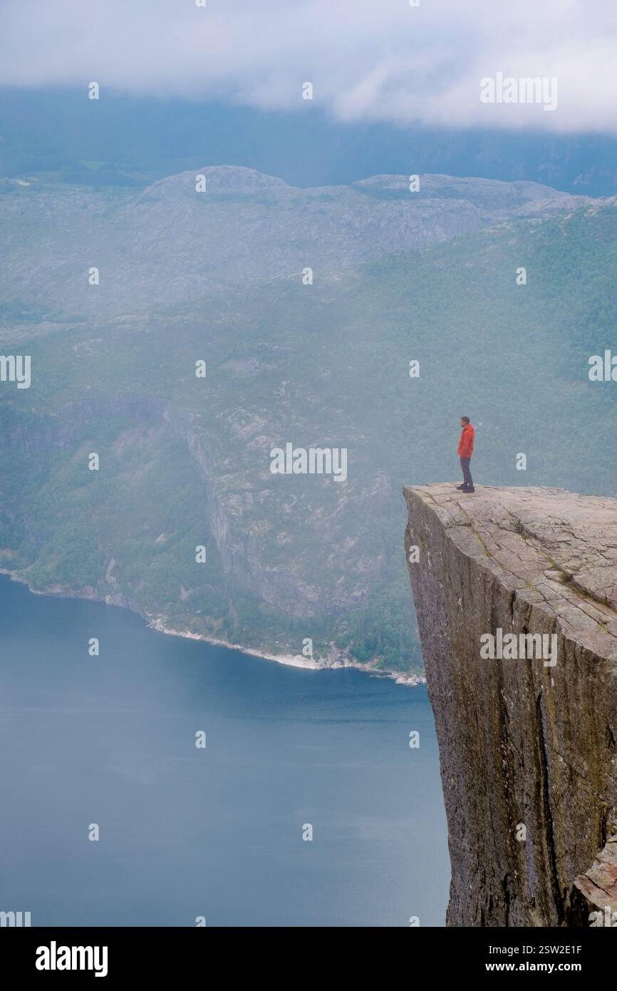 Experience a breathtaking panoramic view from Preikestolen Pulpit Rock ...