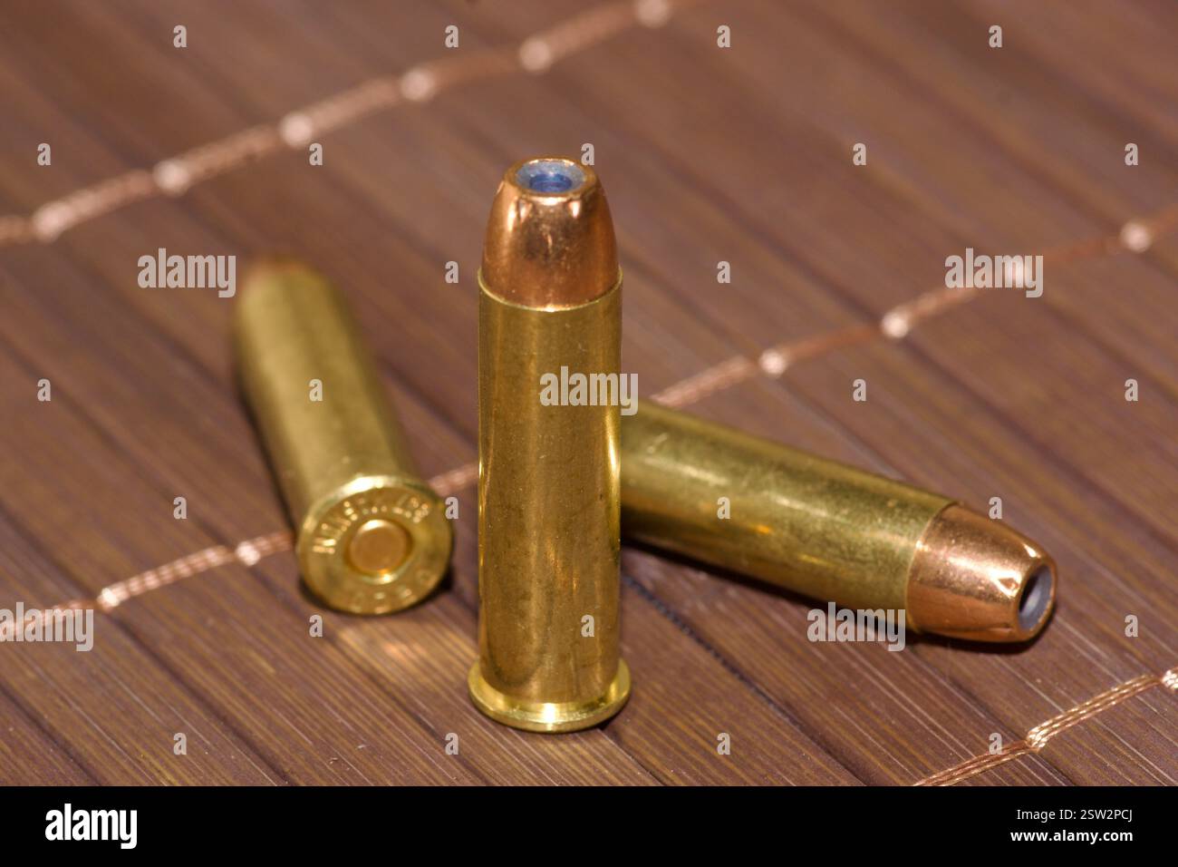 revolver bullet 357 mag, close up Stock Photo - Alamy