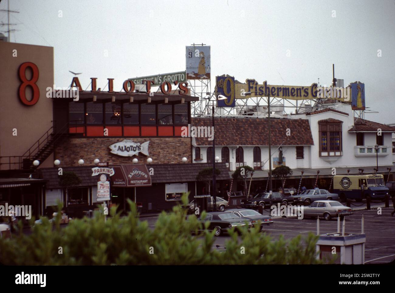 San Francisco, CA. USA. 1982. Fisherman’s Wharf seafood street vendors ...