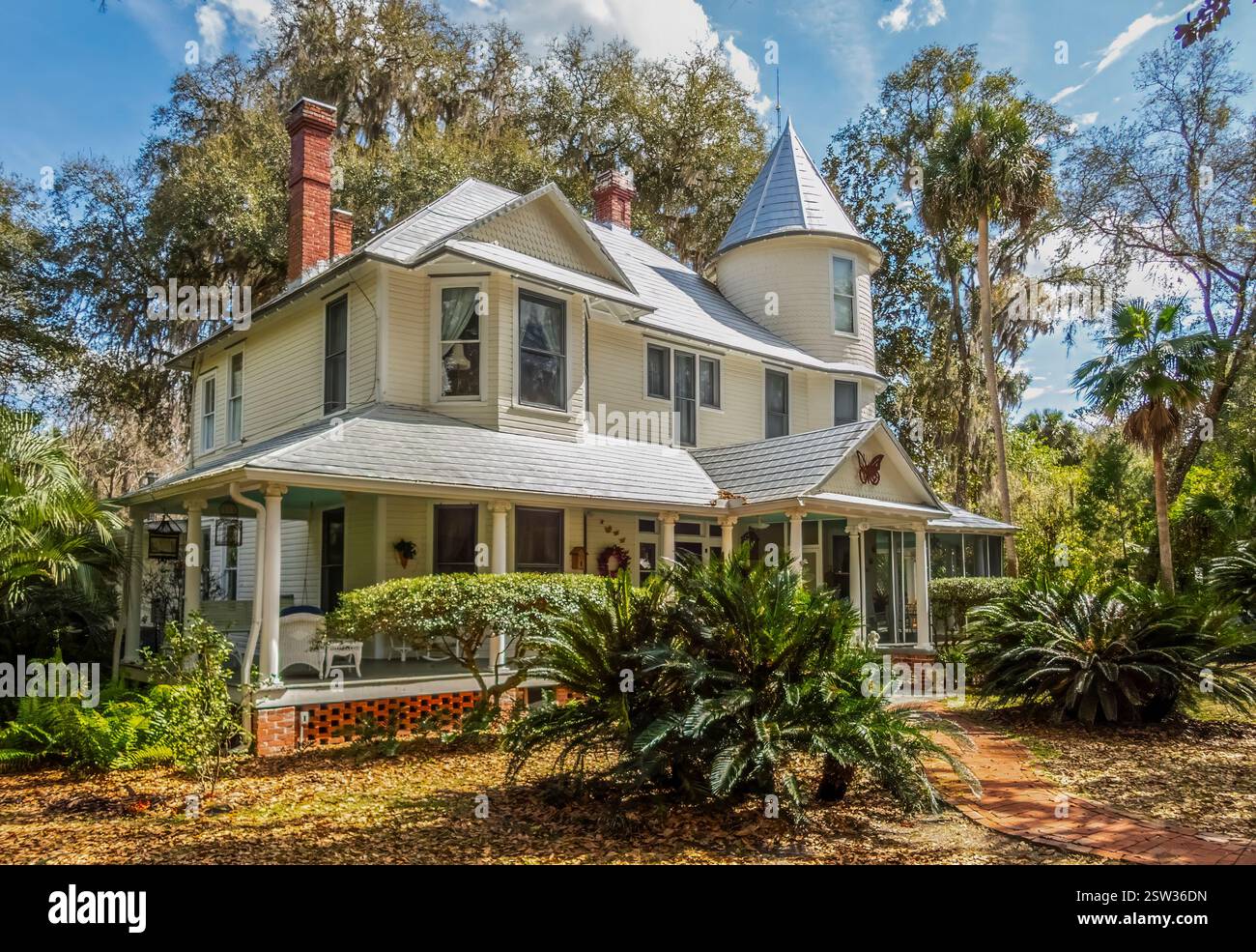 The Simonton House, c1910, is a Queen Anne Style house with a ...