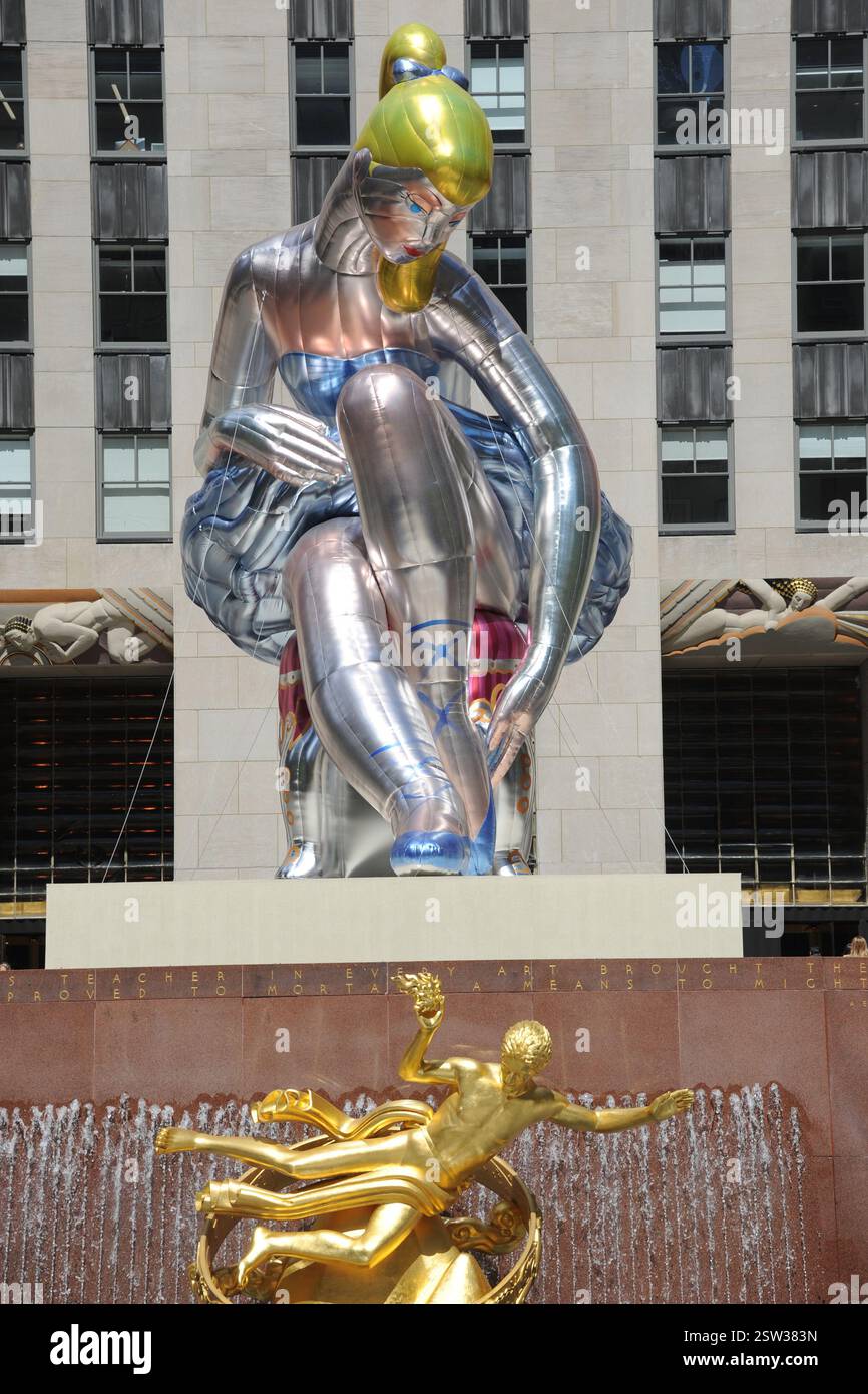 Artist Jeff Koons unveiled his 45 foot tall inflatable sculpture ...