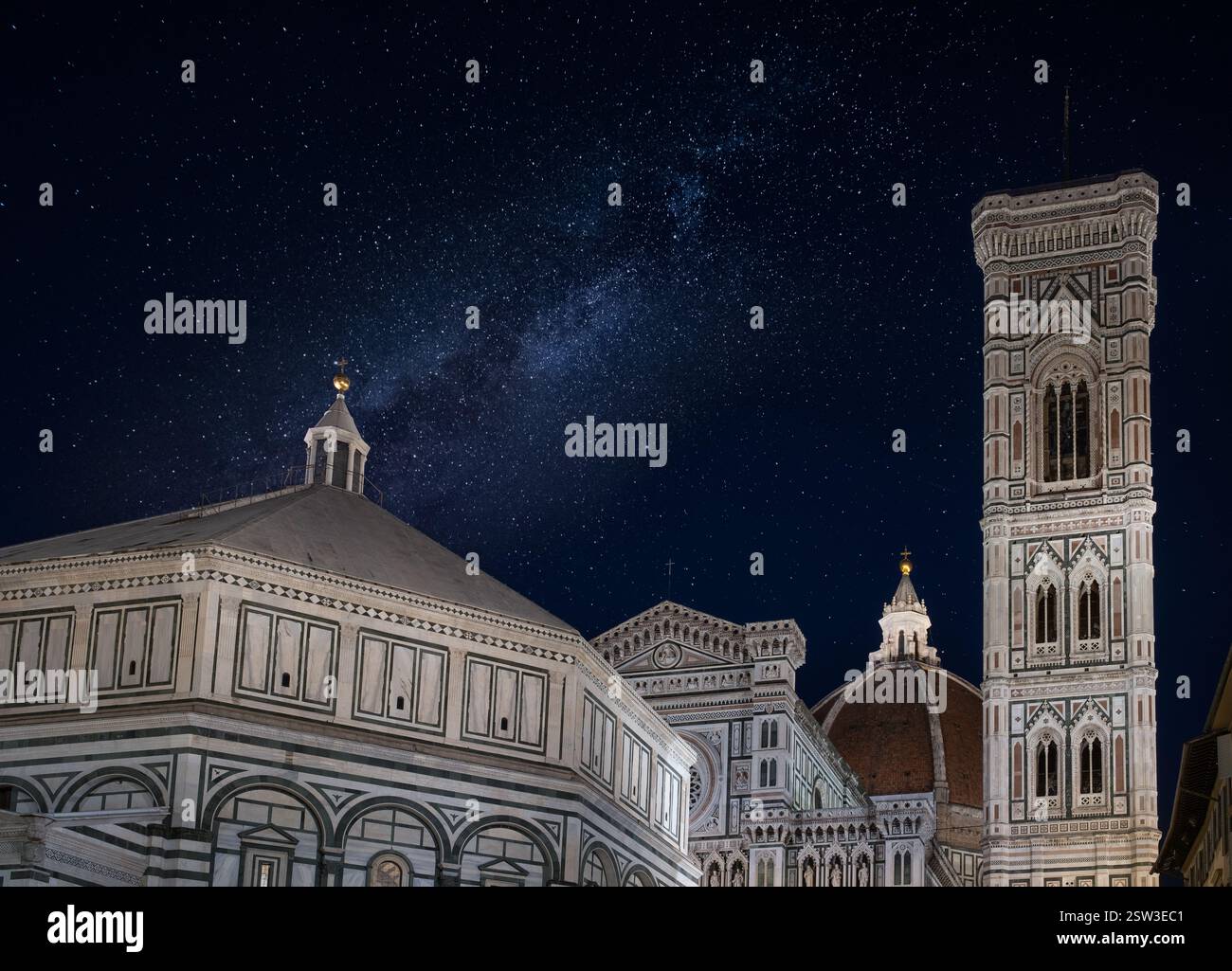 Night overview of the baptistery and the main facade of the Cathedral ...