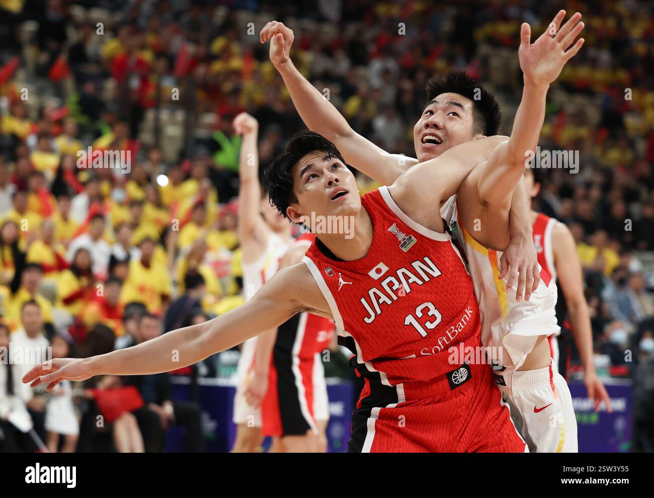 Shenzhen, China's Guangdong Province. 20th Feb, 2025. Zhu Junlong (R) of China vies with ...