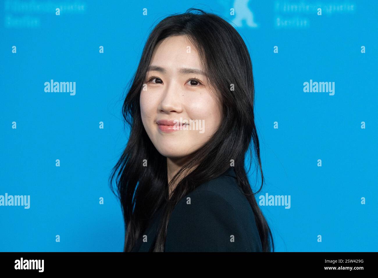 Kang Soyi attending the Geu Jayeoni NegeMmworago Hani (What Does That ...