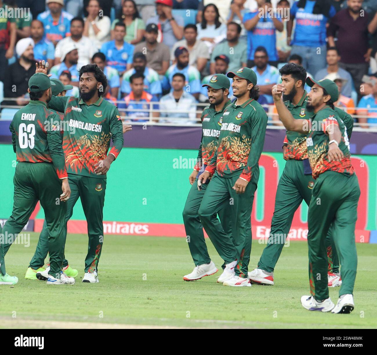 Cricket: ICC Champions Trophy 2025 : Dubai Caught by Shami!! That is a mishit, top edge goes so ...