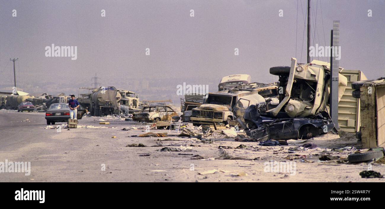 Highway of death gulf war hi-res stock photography and images - Alamy