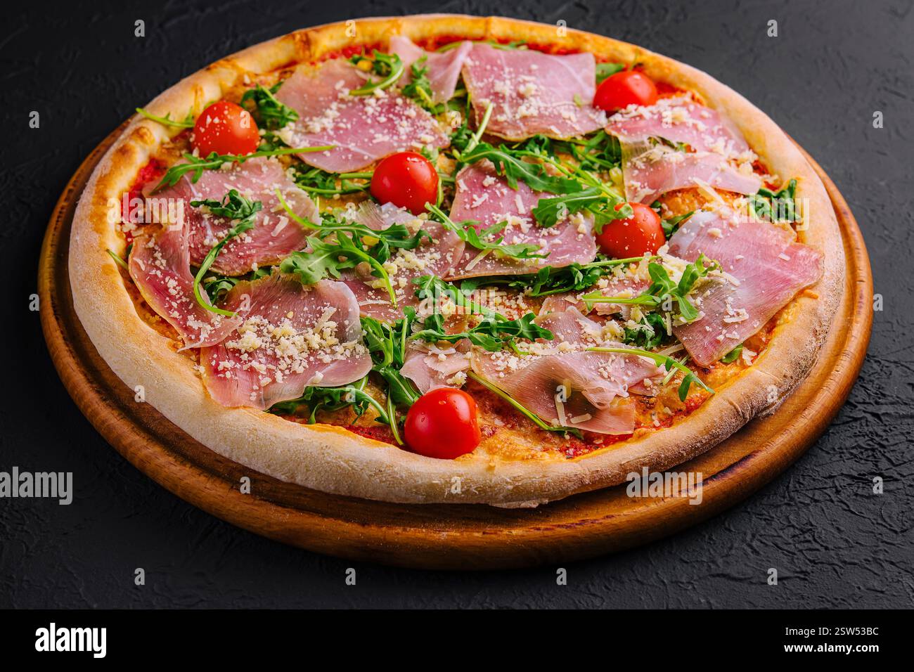 Gourmet italian pizza with prosciutto and arugula Stock Photo - Alamy