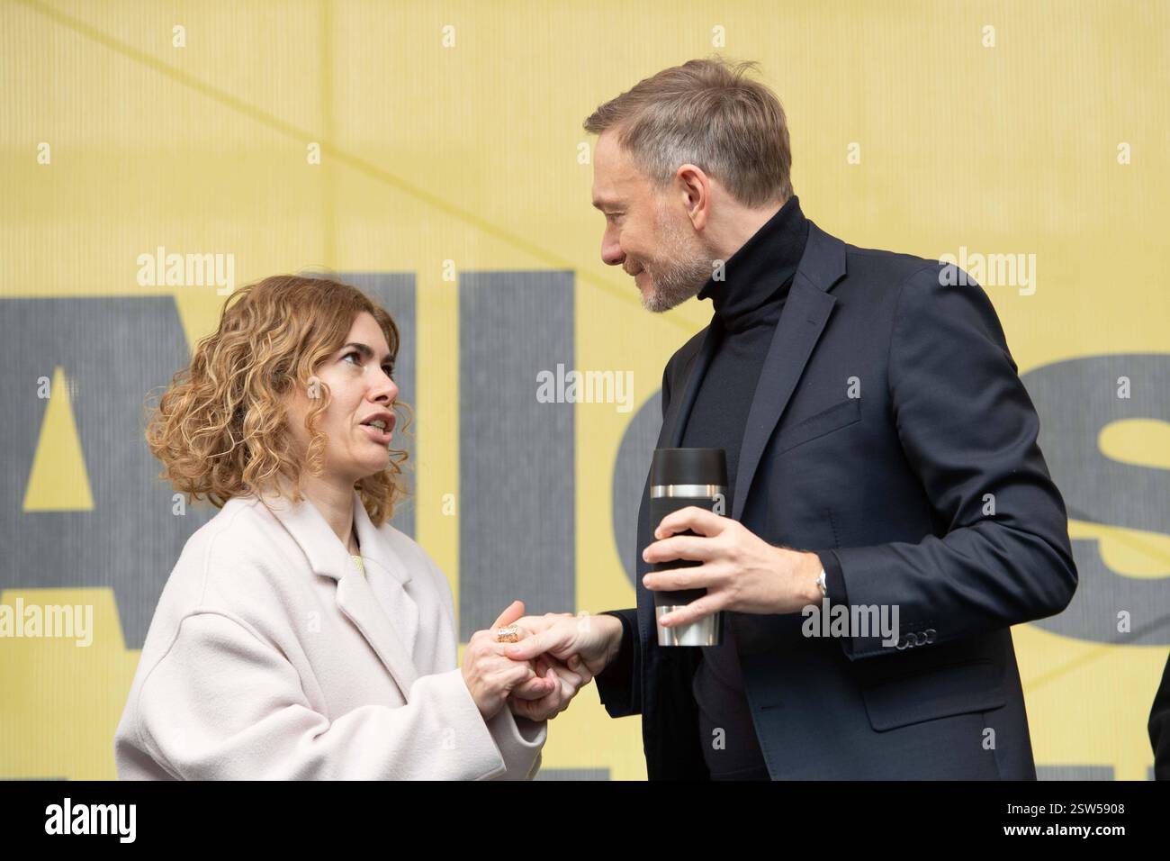 v.l. Lida AZARNOOSH, FDP Bundestagskandidatin Duesseldorf, Christian ...