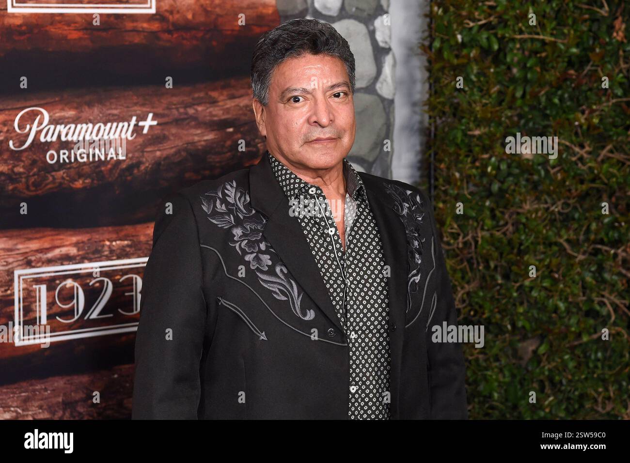 Gil Birmingham bei der Premiere der 2. Staffel der Paramount Serie 1923 ...