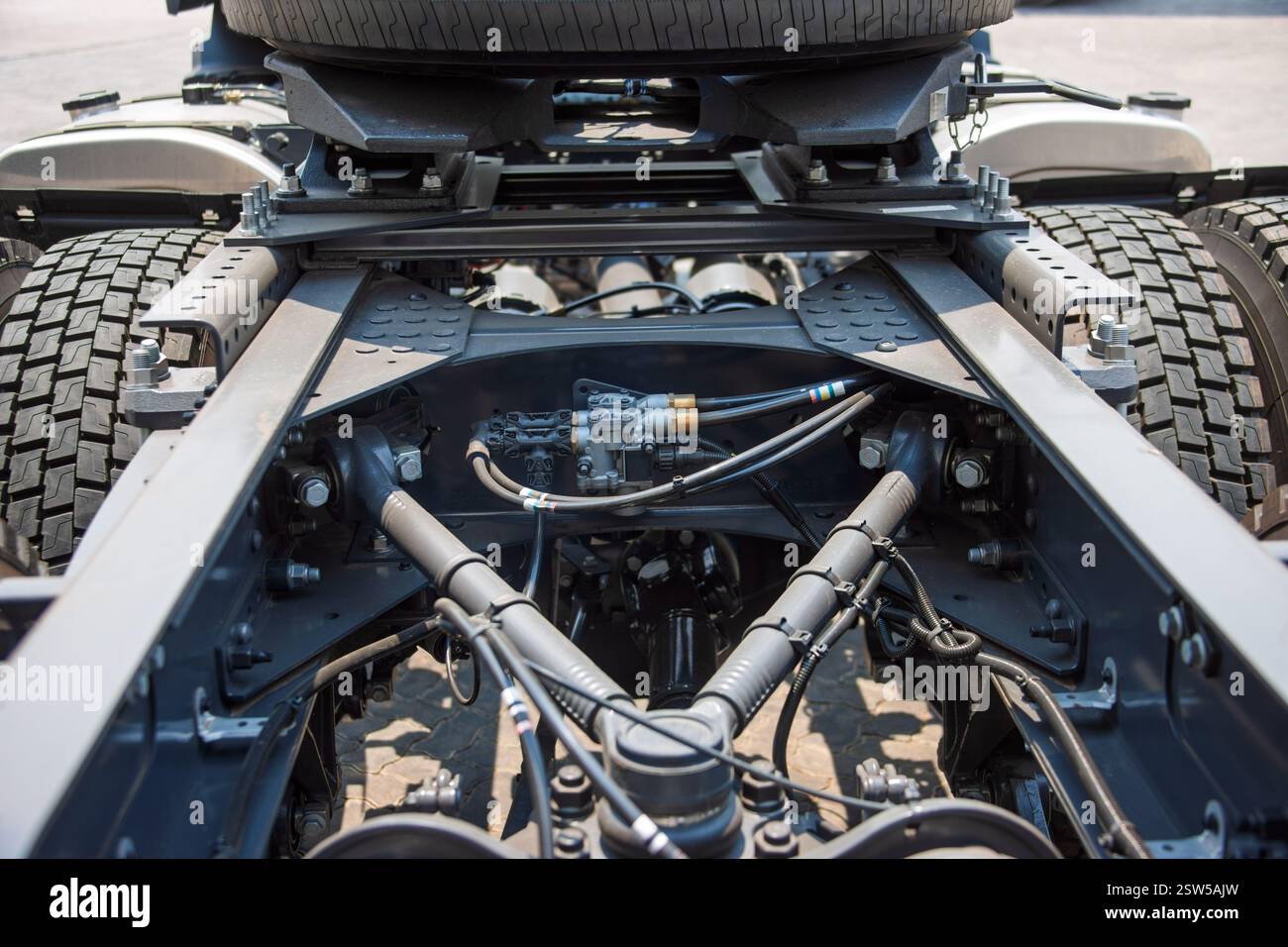 new tractor head unit truck hydraulic installation , view from top back ...
