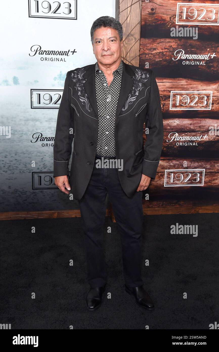 Gil Birmingham bei der Premiere der 2. Staffel der Paramount Serie 1923 ...