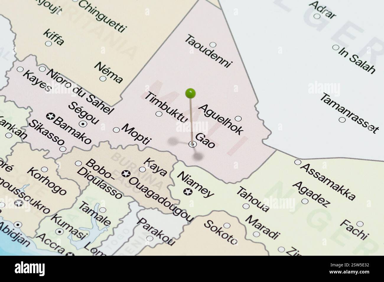 green pin needle into gao city of mali political map Stock Photo - Alamy