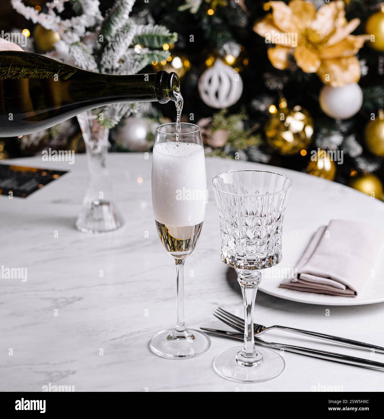 Champagne elegant hi-res stock photography and images - Alamy