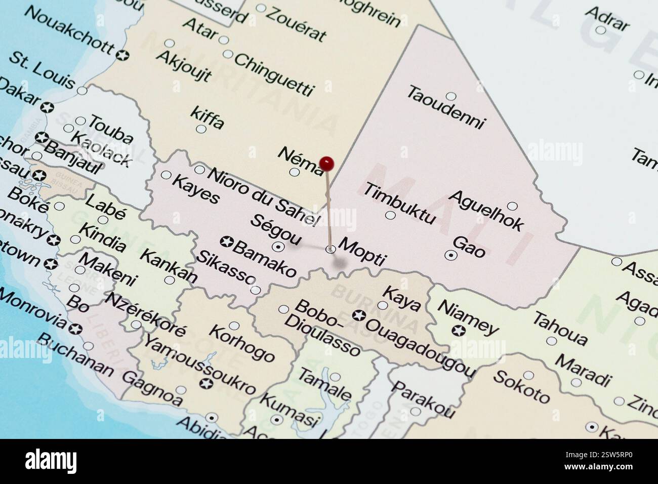 red pin needle into mopti city of mali political map Stock Photo - Alamy