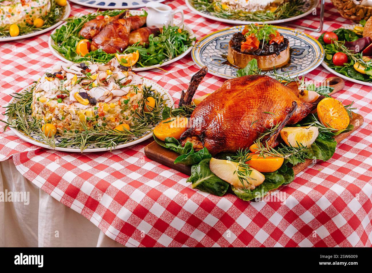 Christmas dinner champagne family hi-res stock photography and images ...